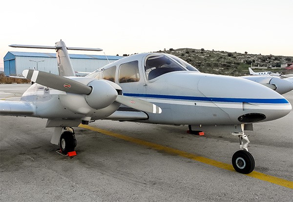 Piper Seminole (PA-44) with glass cockpit | Full IFR